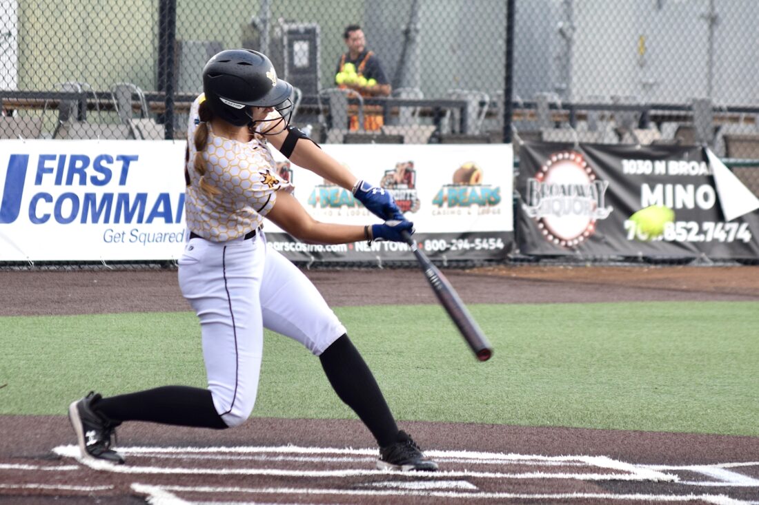 Honeybees take revenge, rout Mankato | News, Sports, Jobs - Minot Daily ...